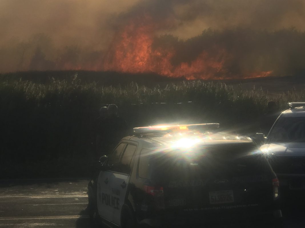 Crews battle fast-moving grass fire in Sandy | Gephardt Daily