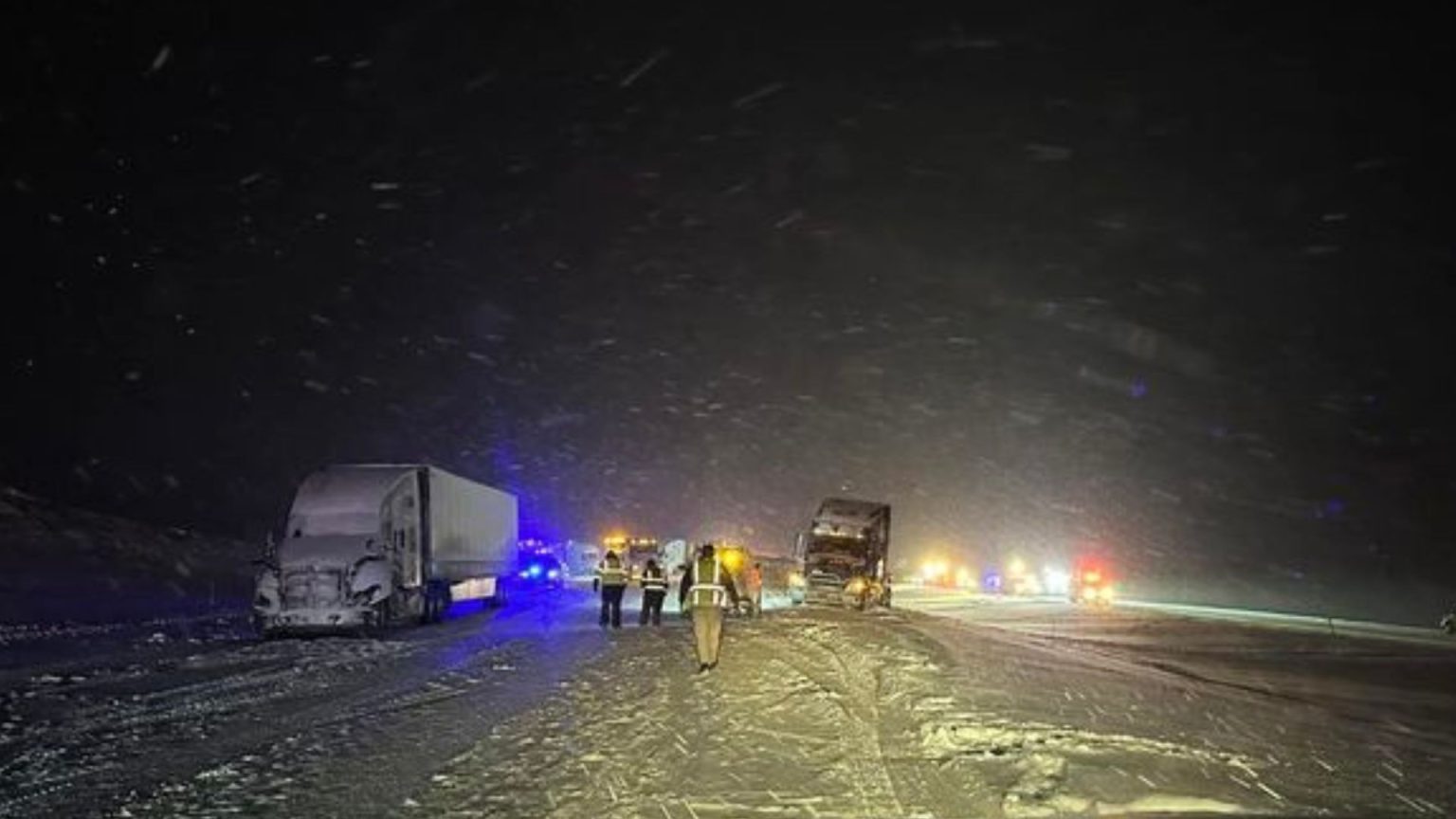 2 crashes involving 44 vehicles kills 1 on snow covered I-80 in Wyoming ...