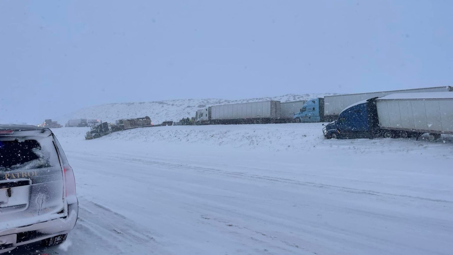 2 crashes involving 44 vehicles kills 1 on snow covered I-80 in Wyoming ...