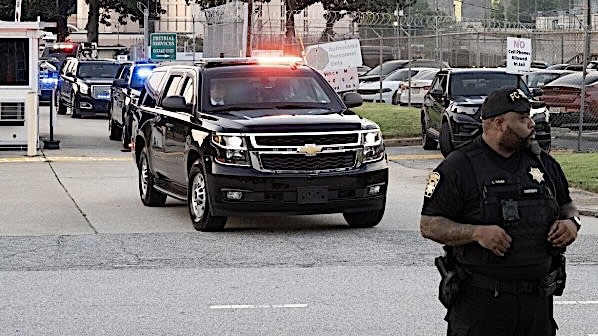 Donald Trump surrenders at Fulton County Jail in Ga. election case ...