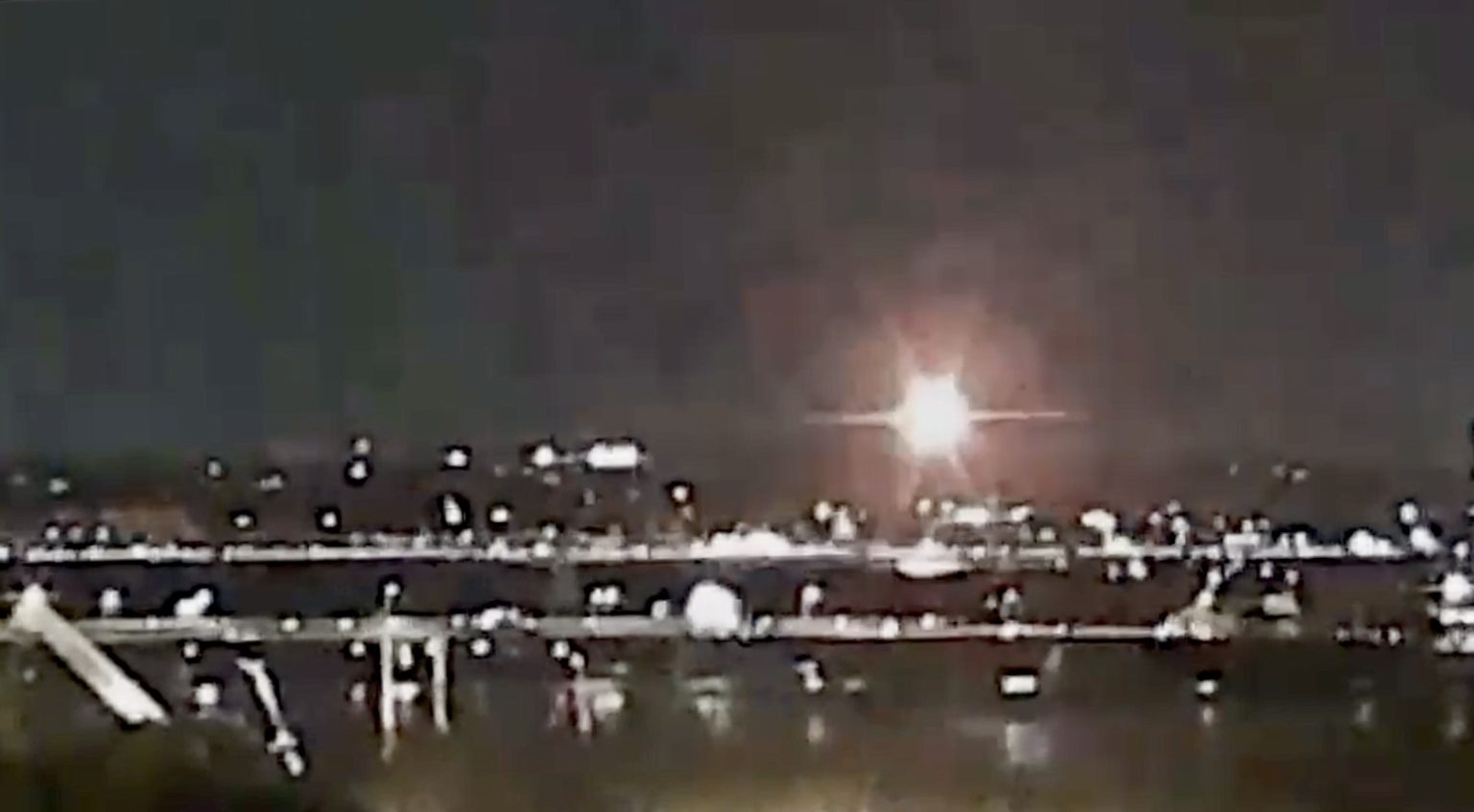 American Airlines passenger jet with 64 on board crashes into Potomac ...