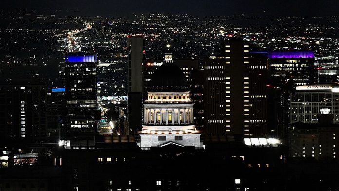 Utah judge angers GOP lawmakers in choosing new congressional map ...